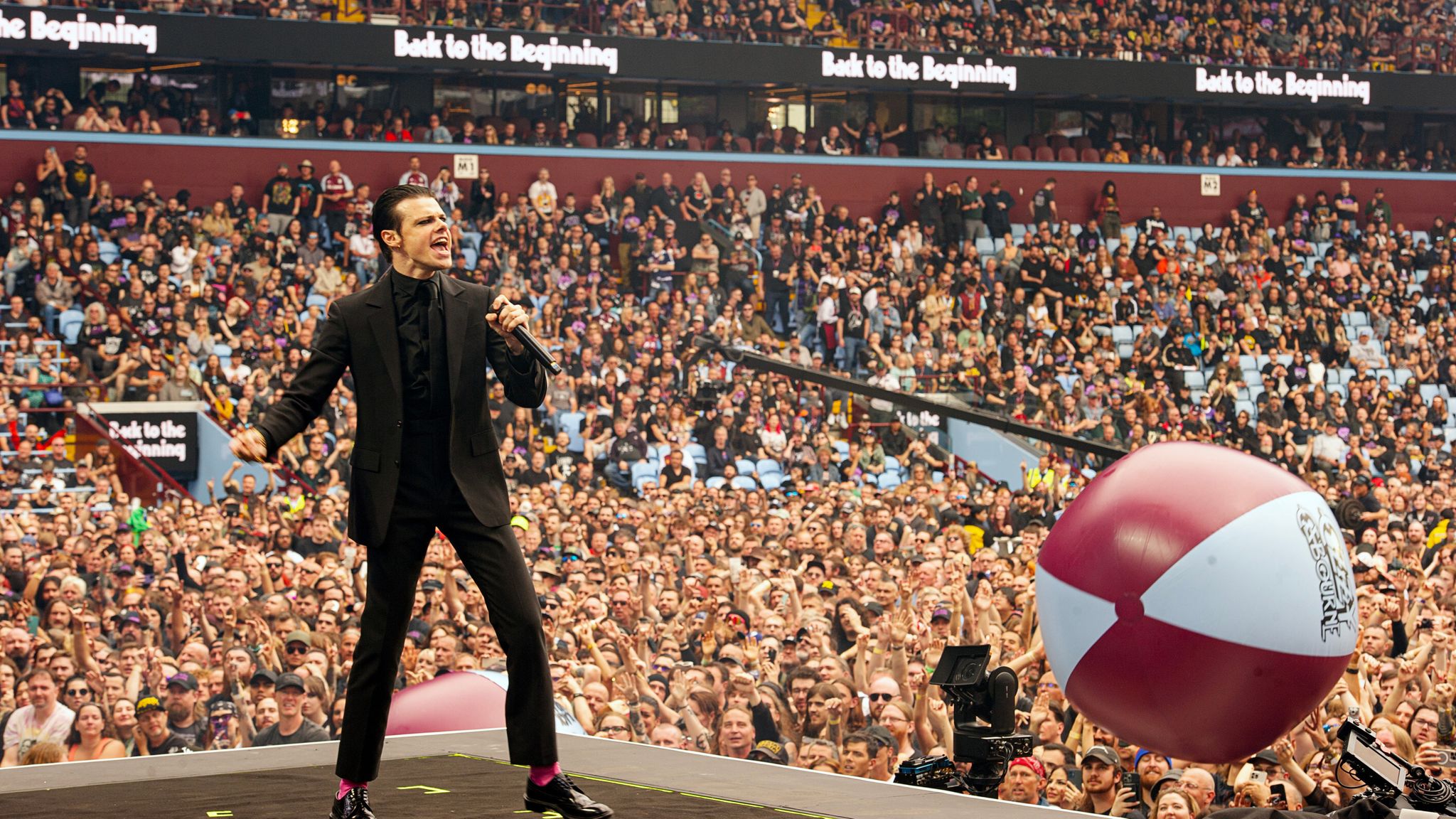 Ozzy Osbourne reunites with Black Sabbath for 'final bow' in emotional ...