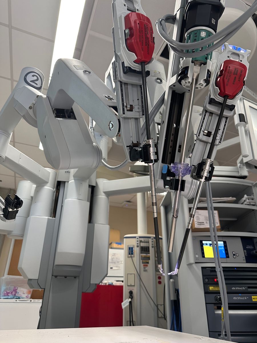 Robot performs realistic gallbladder surgery 'with 100% accuracy' | US ...
