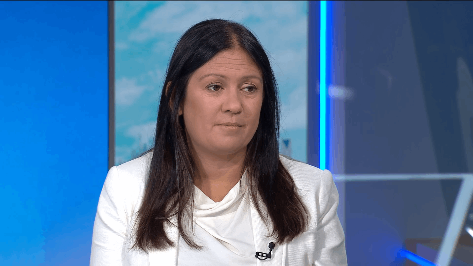 Cabinet minister denies 'loophole' in UK-France migrant returns deal ...