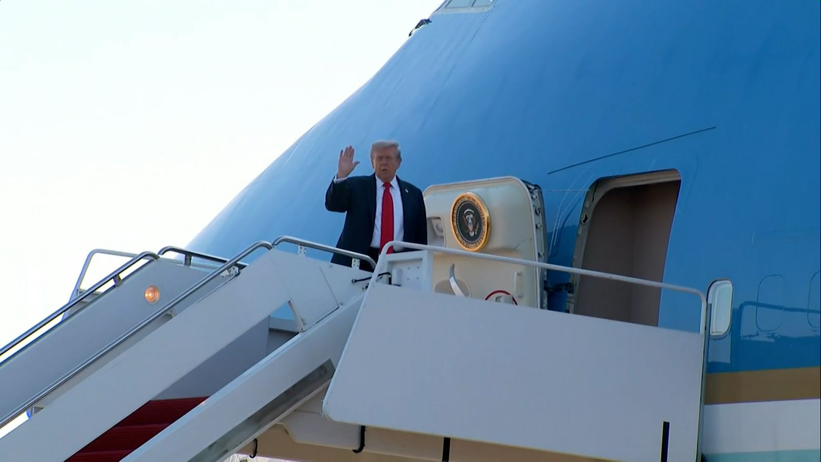 Donald Trump speaks on board Air Force One ahead of meeting in Alaska ...