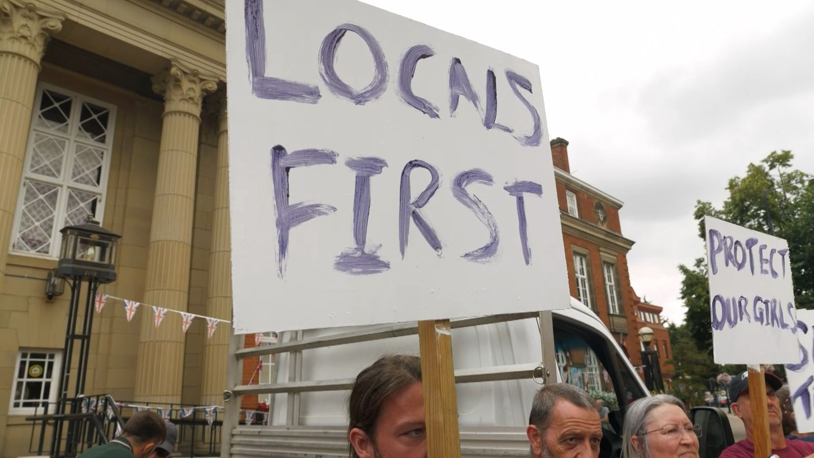 'There's something in the air': The deep divides over asylum seekers in ...