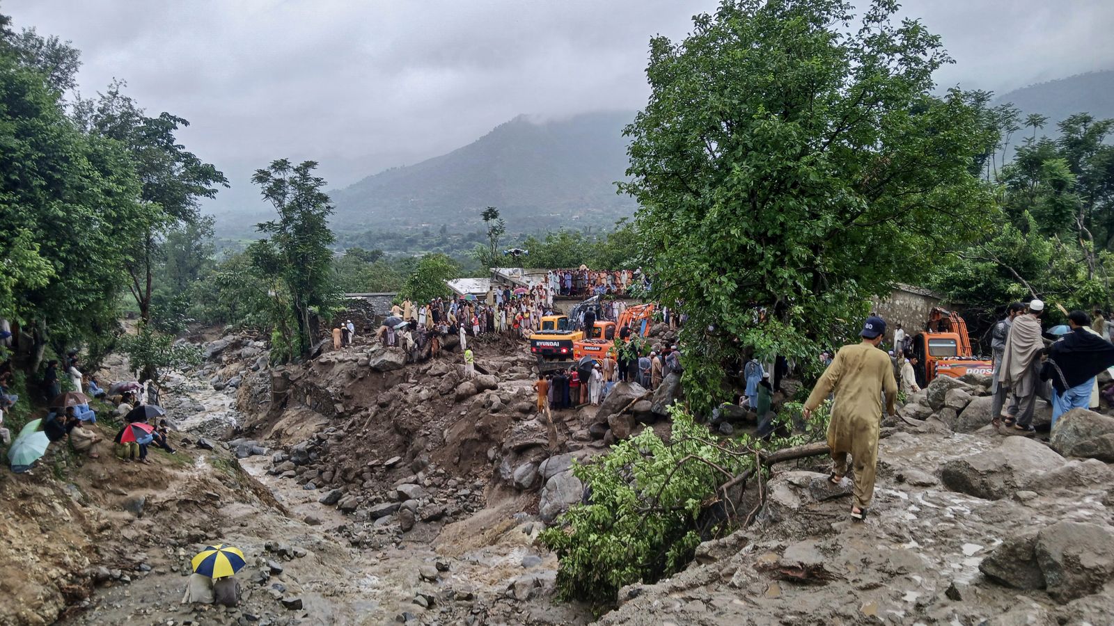 Hundreds killed in Pakistan flash floods as torrential rains batter the ...