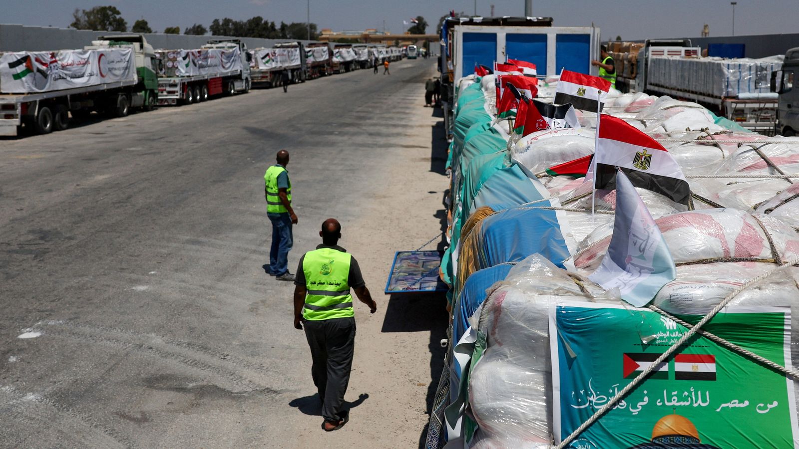 Gaza latest: Israeli security cabinet 'expected to approve' full Gaza ...