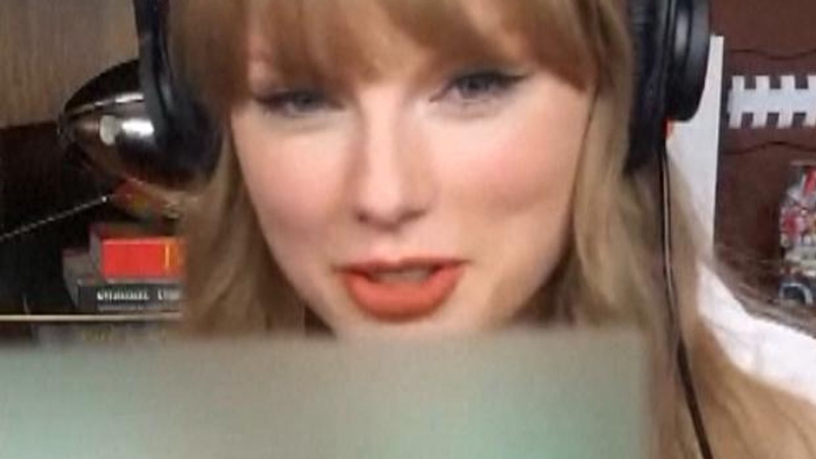 Taylor Swift announces new album during boyfriend Travis Kelce's ...