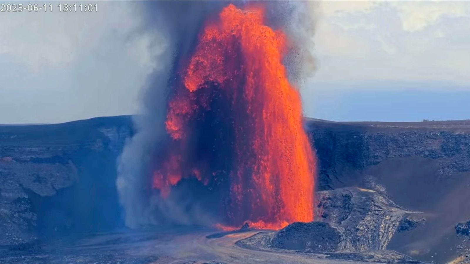 Watch Hawaii volcano erupting | News UK Video News | Sky News