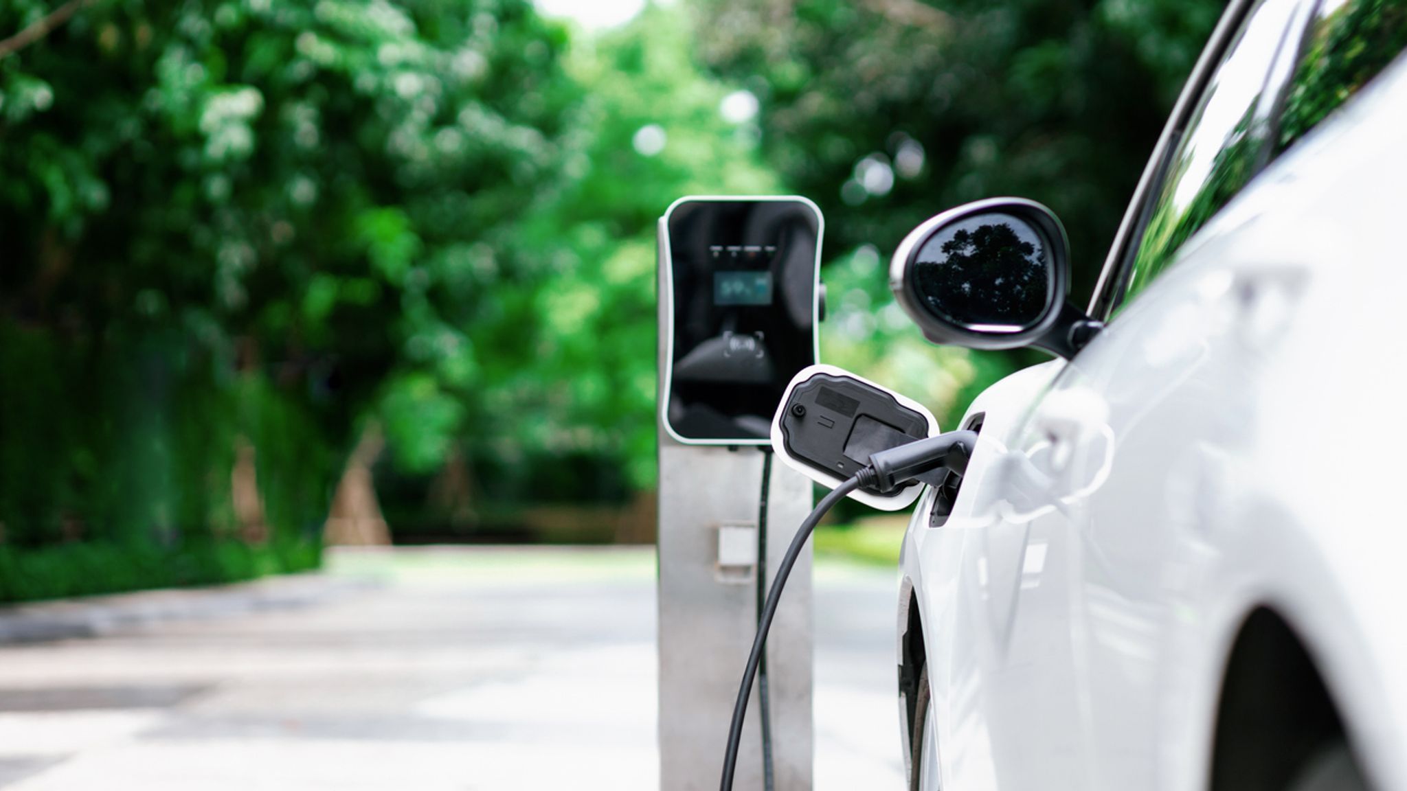 £1.5bn package announced to help Britain switch to electric vehicles ...