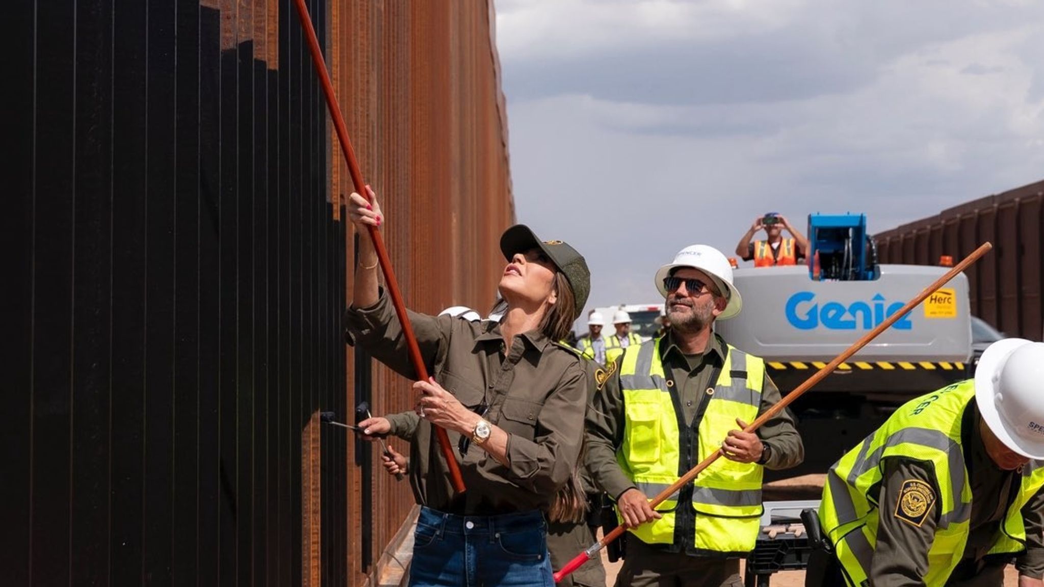 US says entire southern border wall with Mexico to be painted black to ...