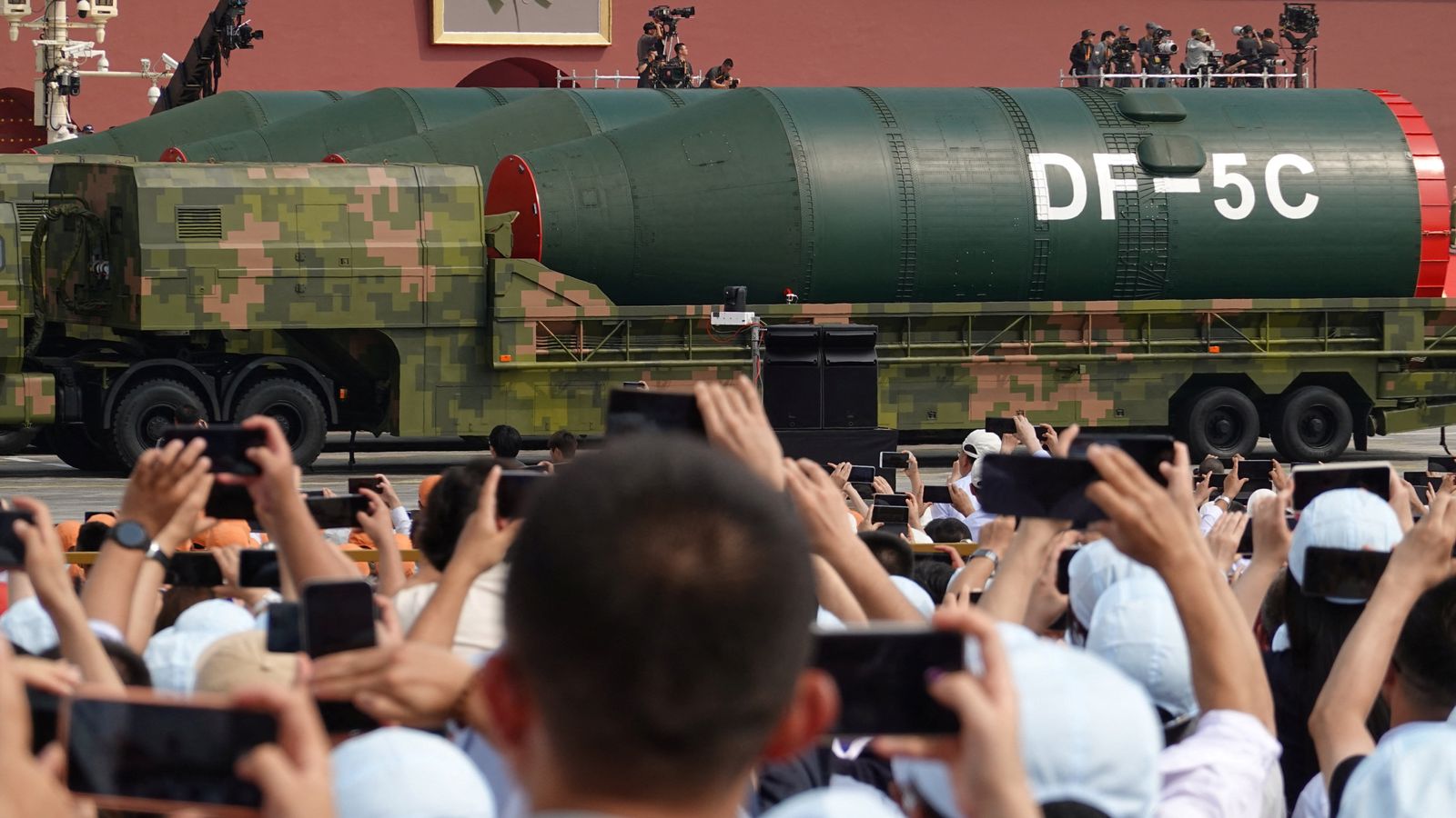 China parade latest: Xi shows off nuclear missile at parade with Putin ...