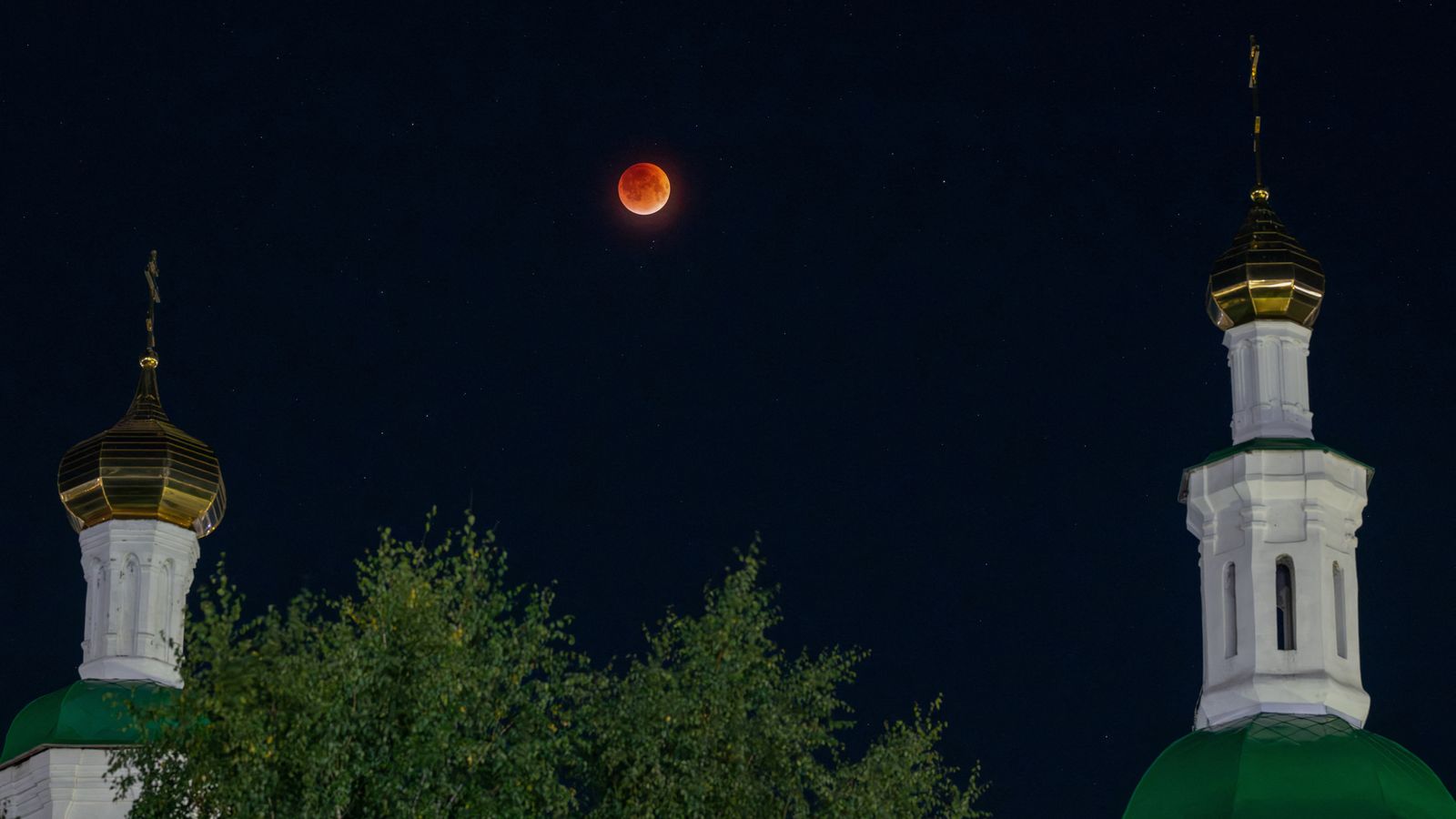 'Blood moon' captured in photos across the world | World News | Sky News