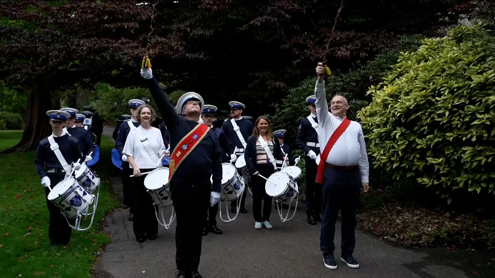 Sir Ed Davey arrives at Lib Dem conference with marching band | News UK ...