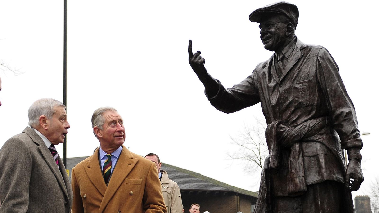 Legendary Test cricket umpire Dickie Bird dies | UK News | Sky News