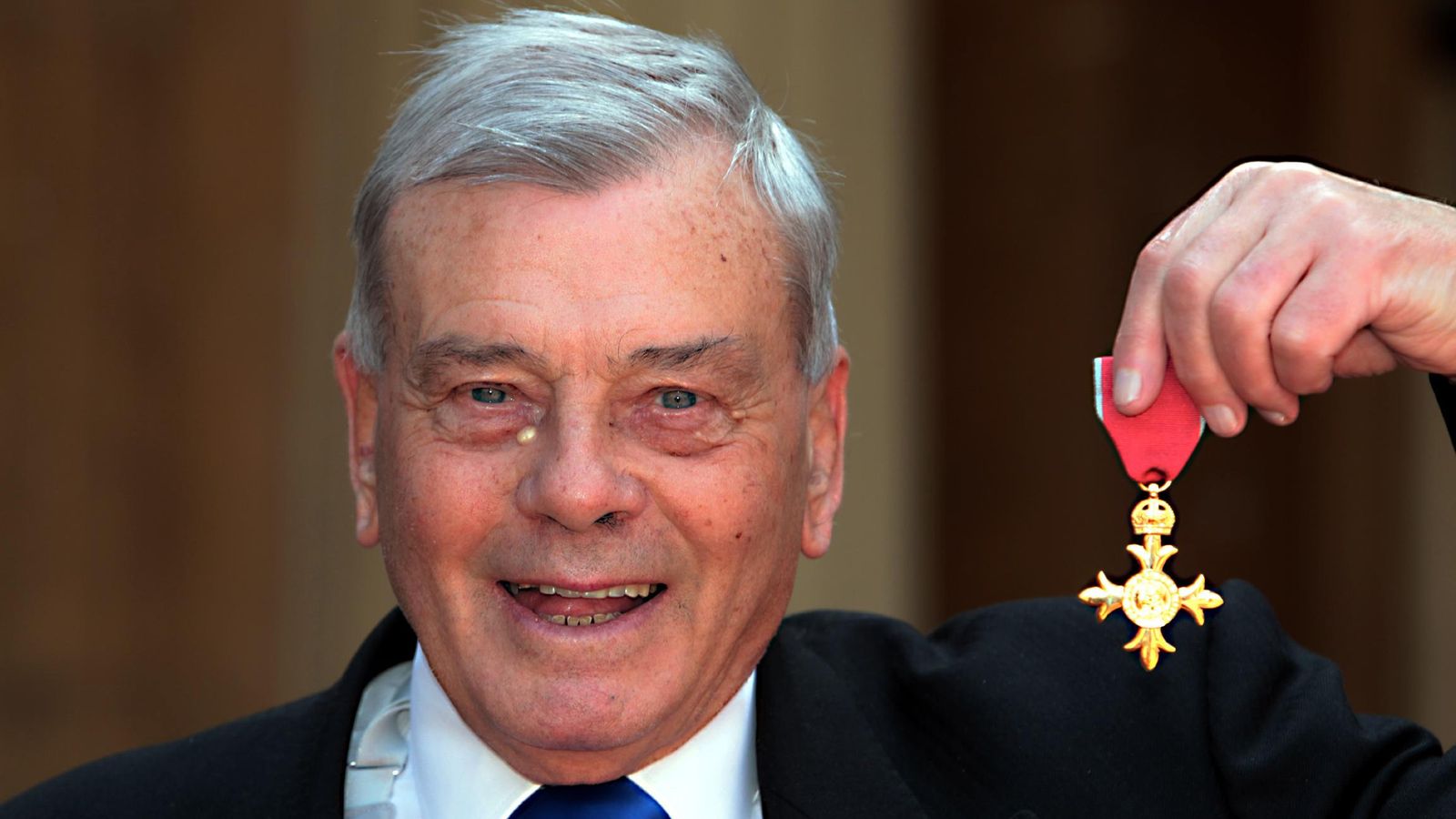 Legendary Test cricket umpire Dickie Bird dies | UK News | Sky News