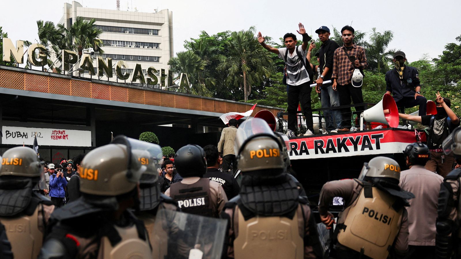 How a delivery driver's death fuelled deadly protests in Indonesia ...