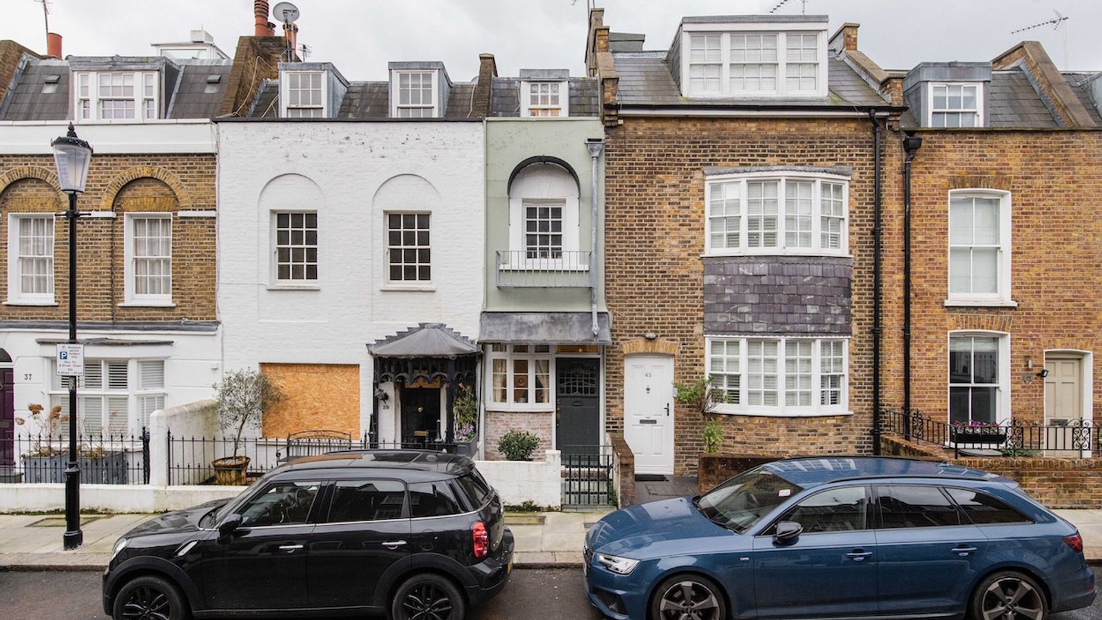 Money latest: House thinner than a bus goes on sale for £1.1m - take a ...