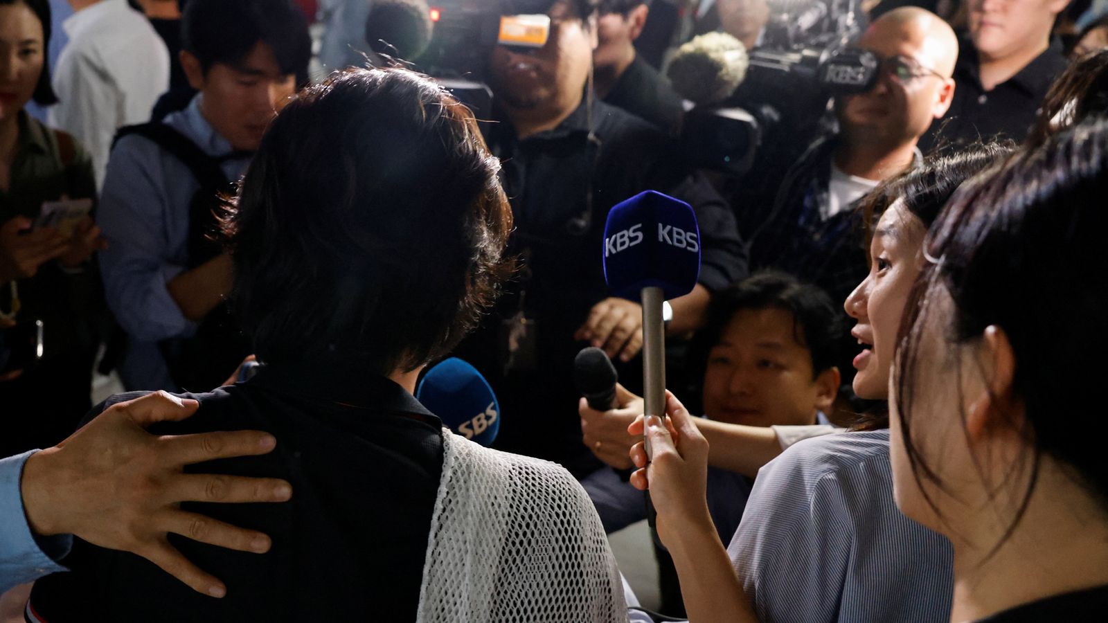 Hundreds of South Koreans arrive home in Incheon after US immigration ...