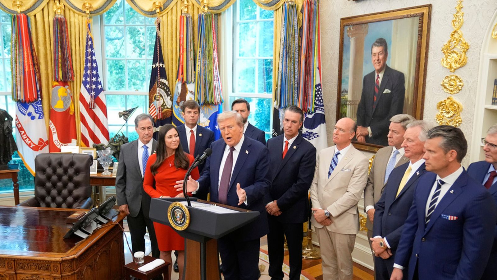 Donald Trump makes Oval Office announcement on Space Command HQ - watch ...