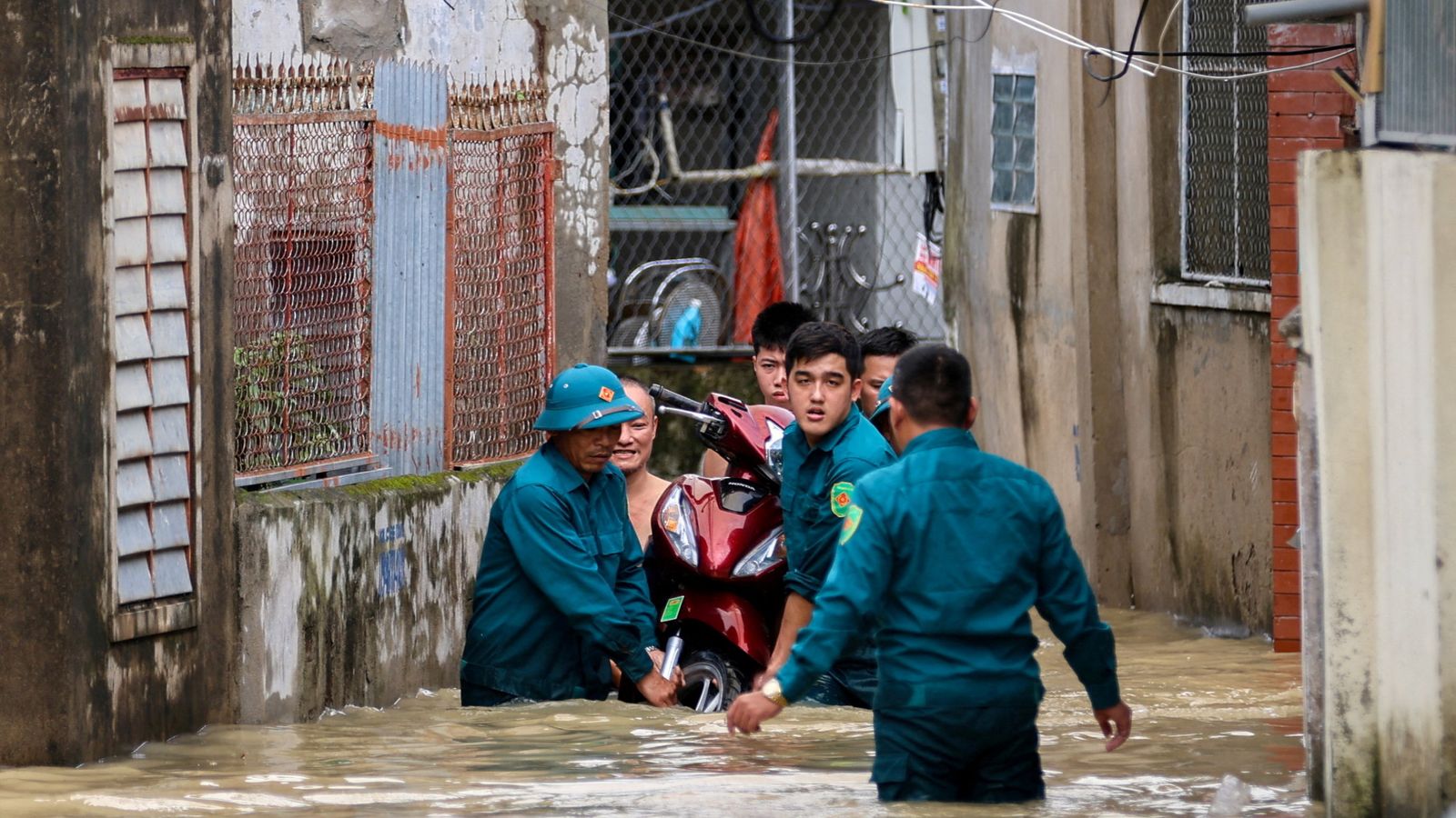 Torrential rain after Typhoon Bualoi leaves at least 19 dead in Vietnam ...