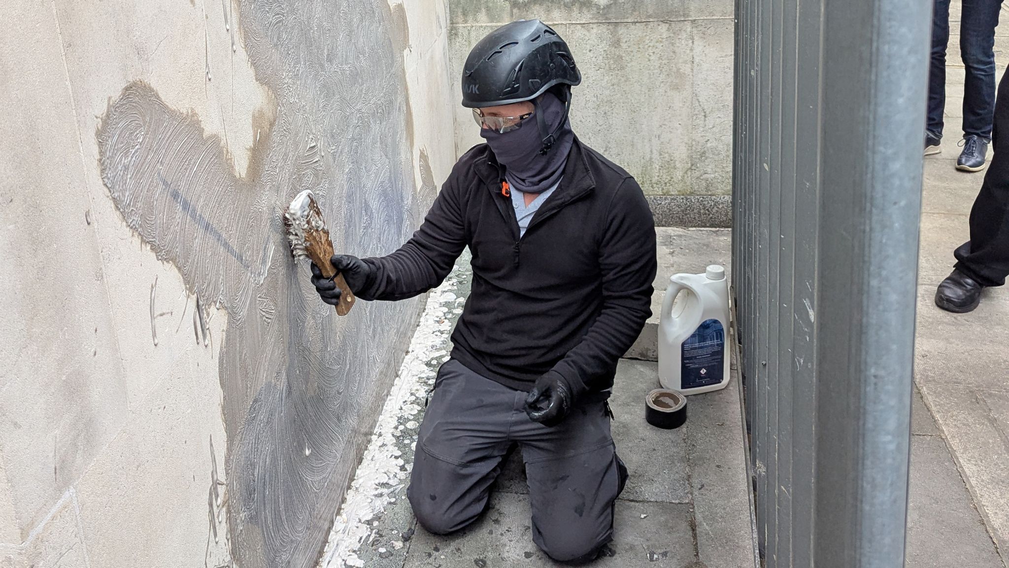 New Banksy artwork being removed from Royal Courts of Justice wall in London | UK News | Sky News