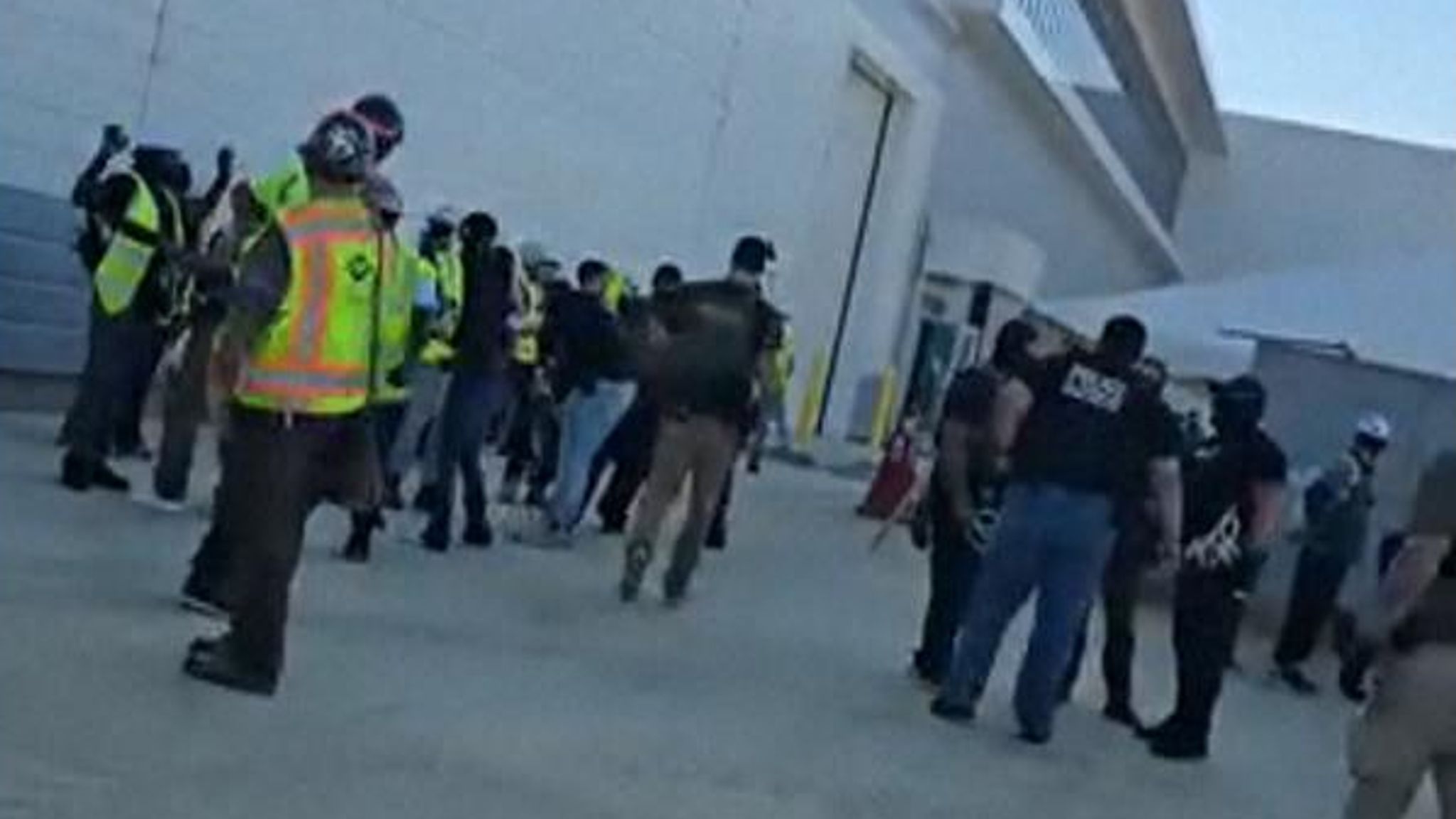 475 people detained during immigration raid on Hyundai factory in ...