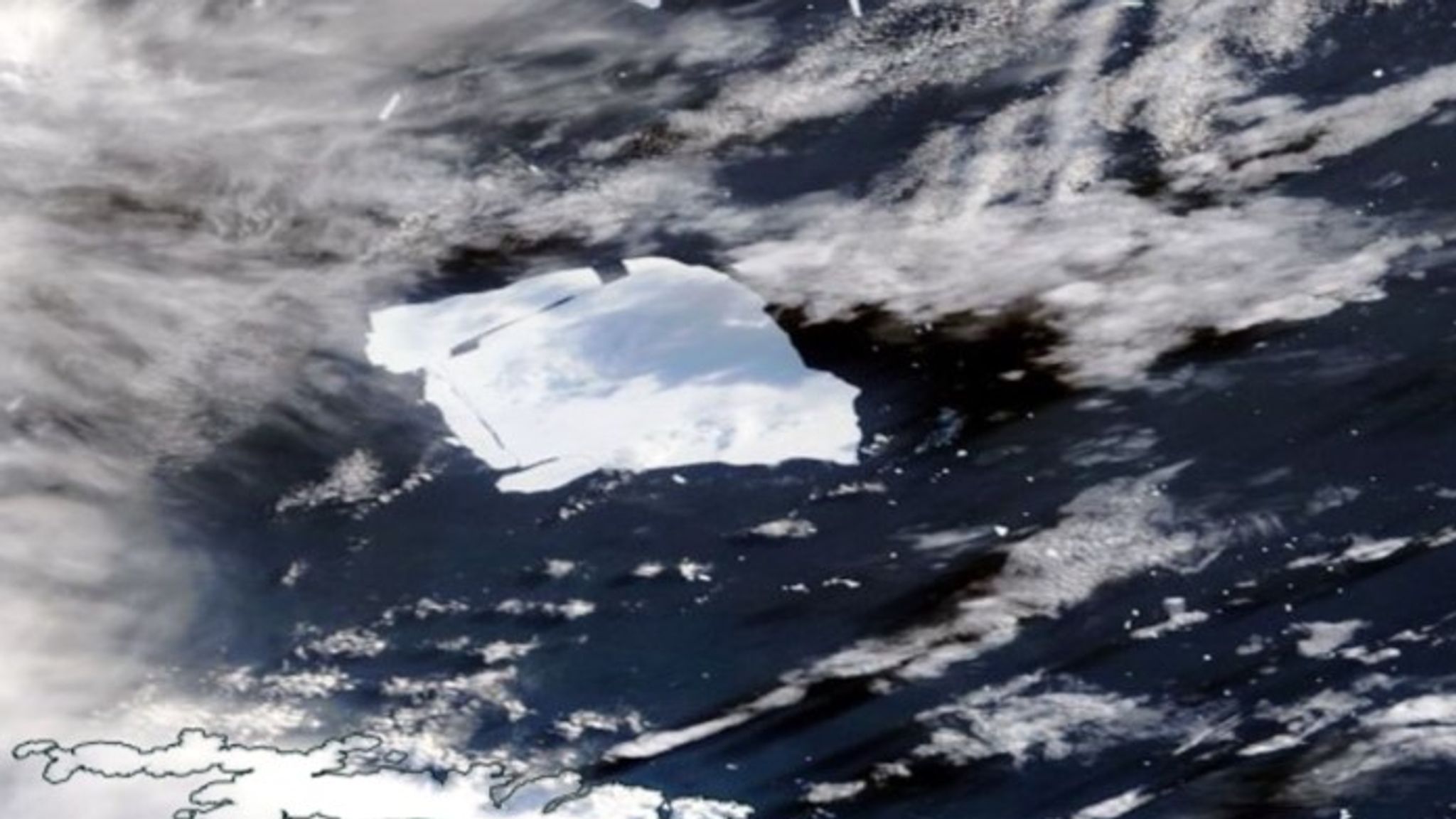 One of the world's biggest icebergs is finally breaking up after 40 ...