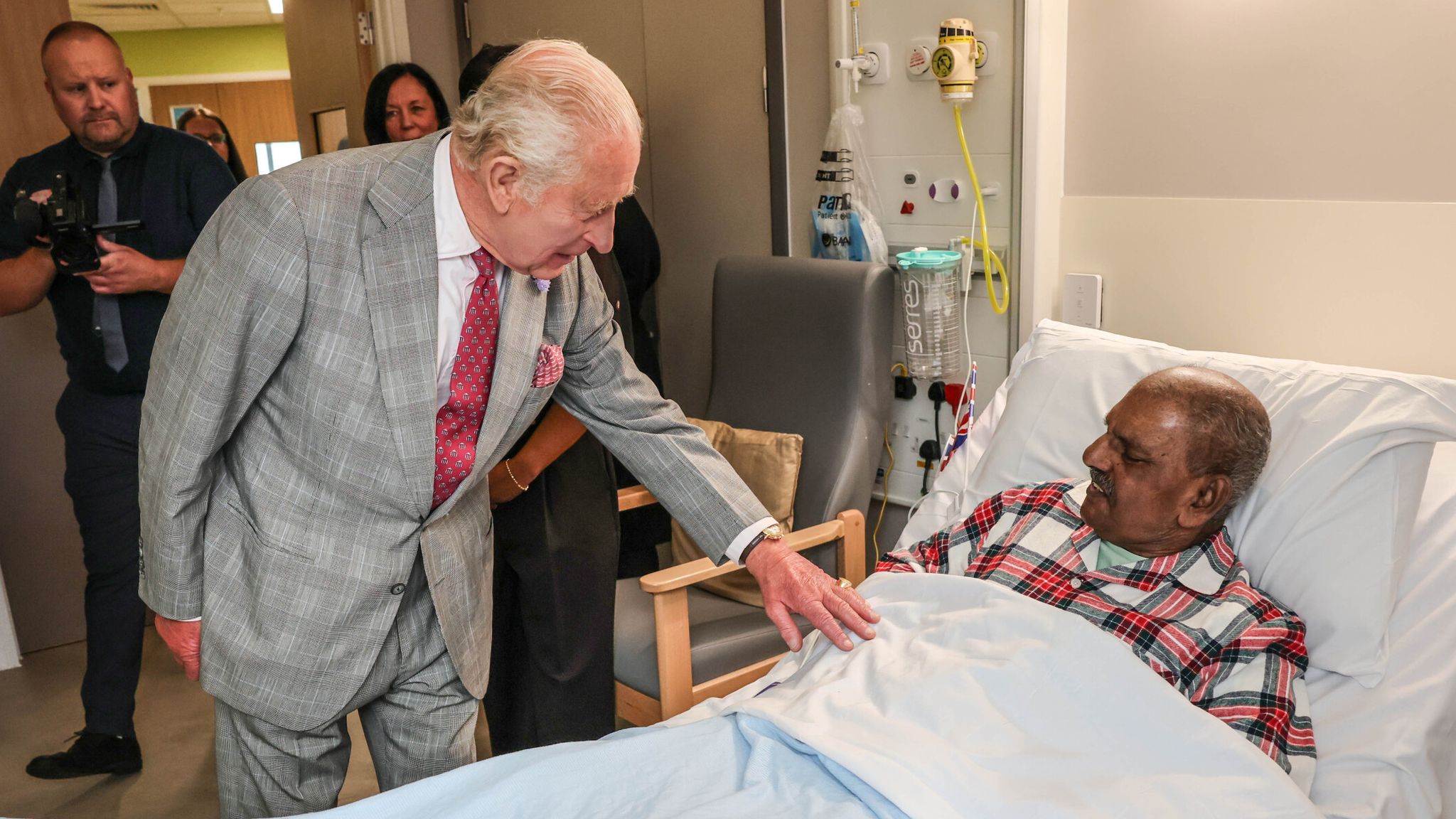 The King jokes 'bits don't work so well' after 70 as he opens hospital ...