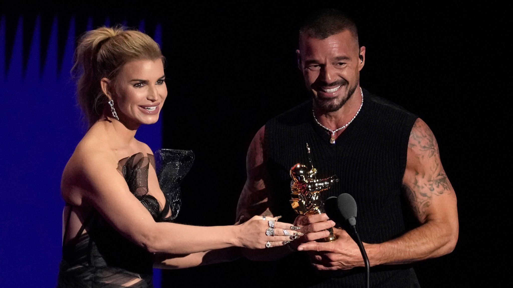 MTV VMAs in footage: Woman Gaga, Ariana Grande and Sabrina Carpenter ...