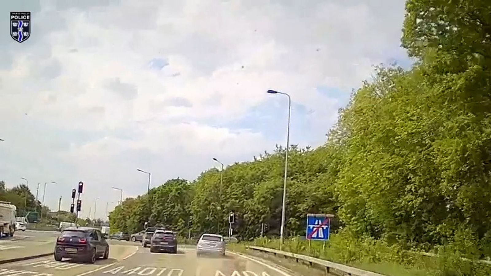 Moment a high-speed car crashed after running a red light | UK News ...