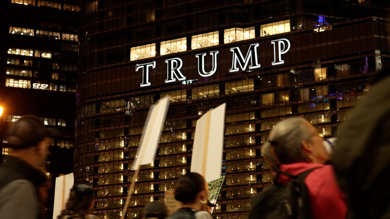 The pulse of a city on edge - hundreds protest Trump's plan to deploy ...