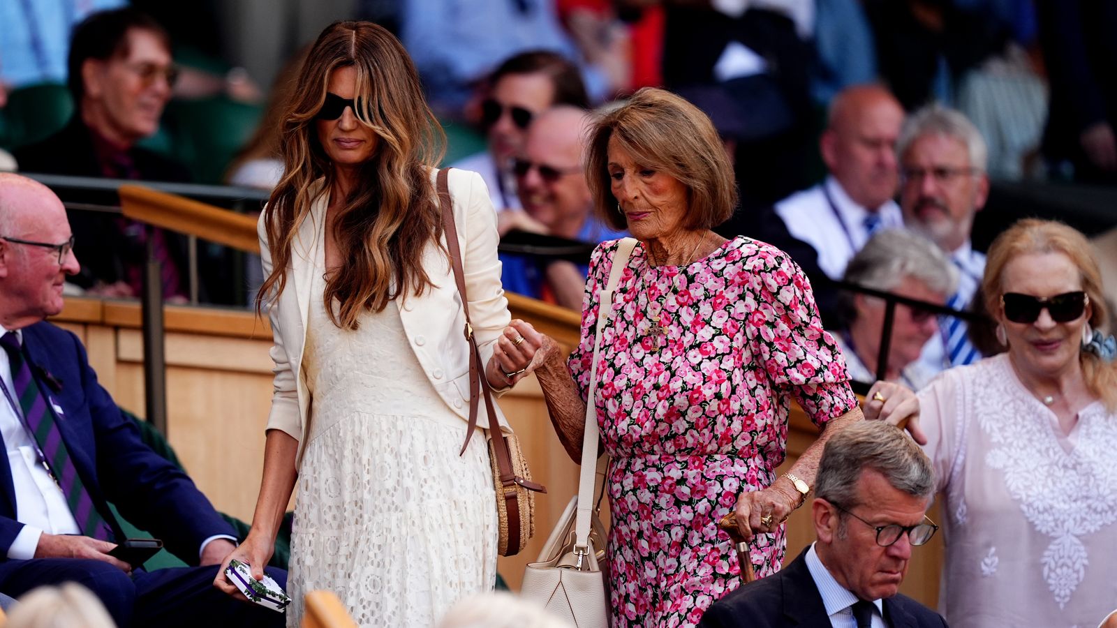 Socialite Lady Annabel Goldsmith dies | UK News | Sky News