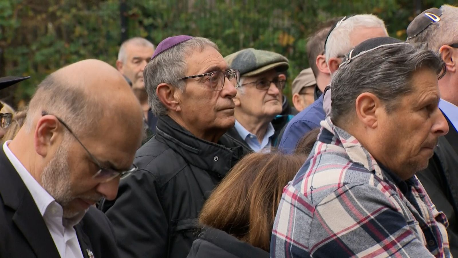 Commemoration service takes place at Manchester synagogue | News UK ...
