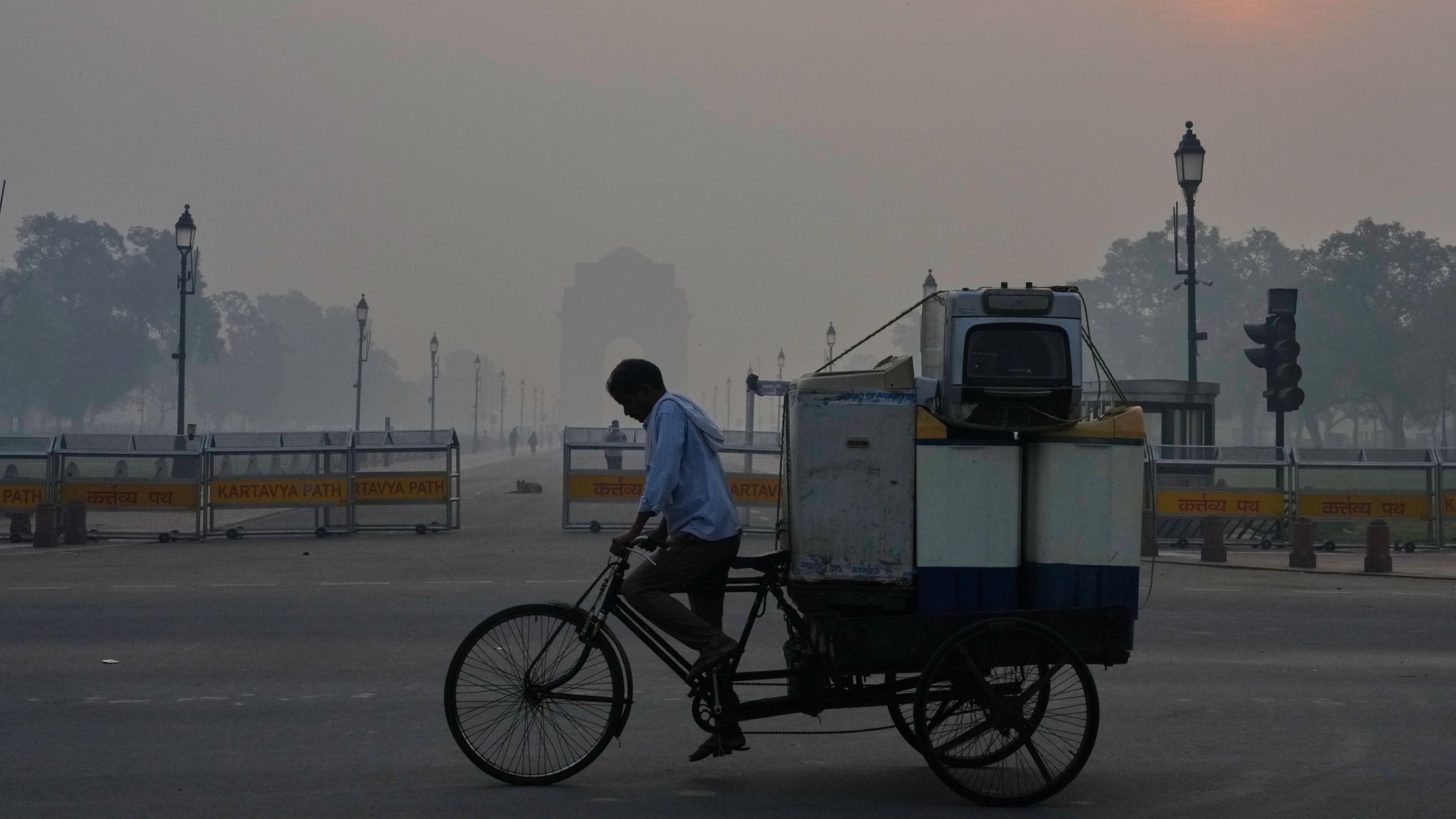 Hazardous smog blankets New Delhi after Diwali fireworks | World News ...