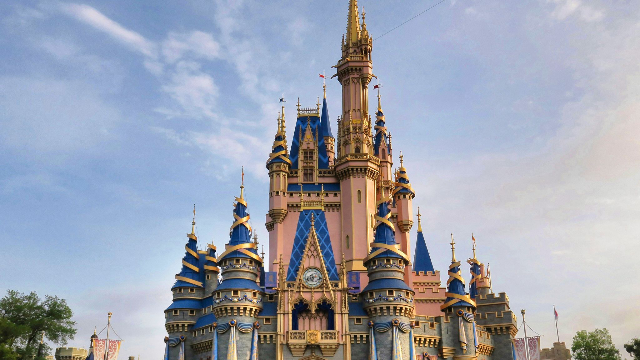 Orlando airport close to cancelling all landings due to US government shutdown | US News | Sky News