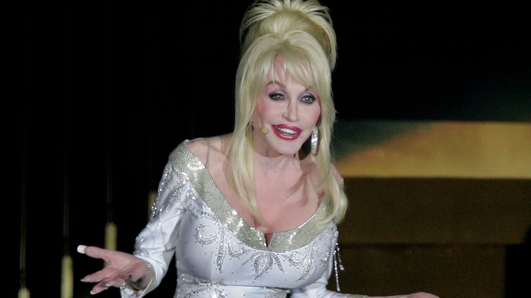Dolly Parton is 'going to be just fine', country singer's sister says ...