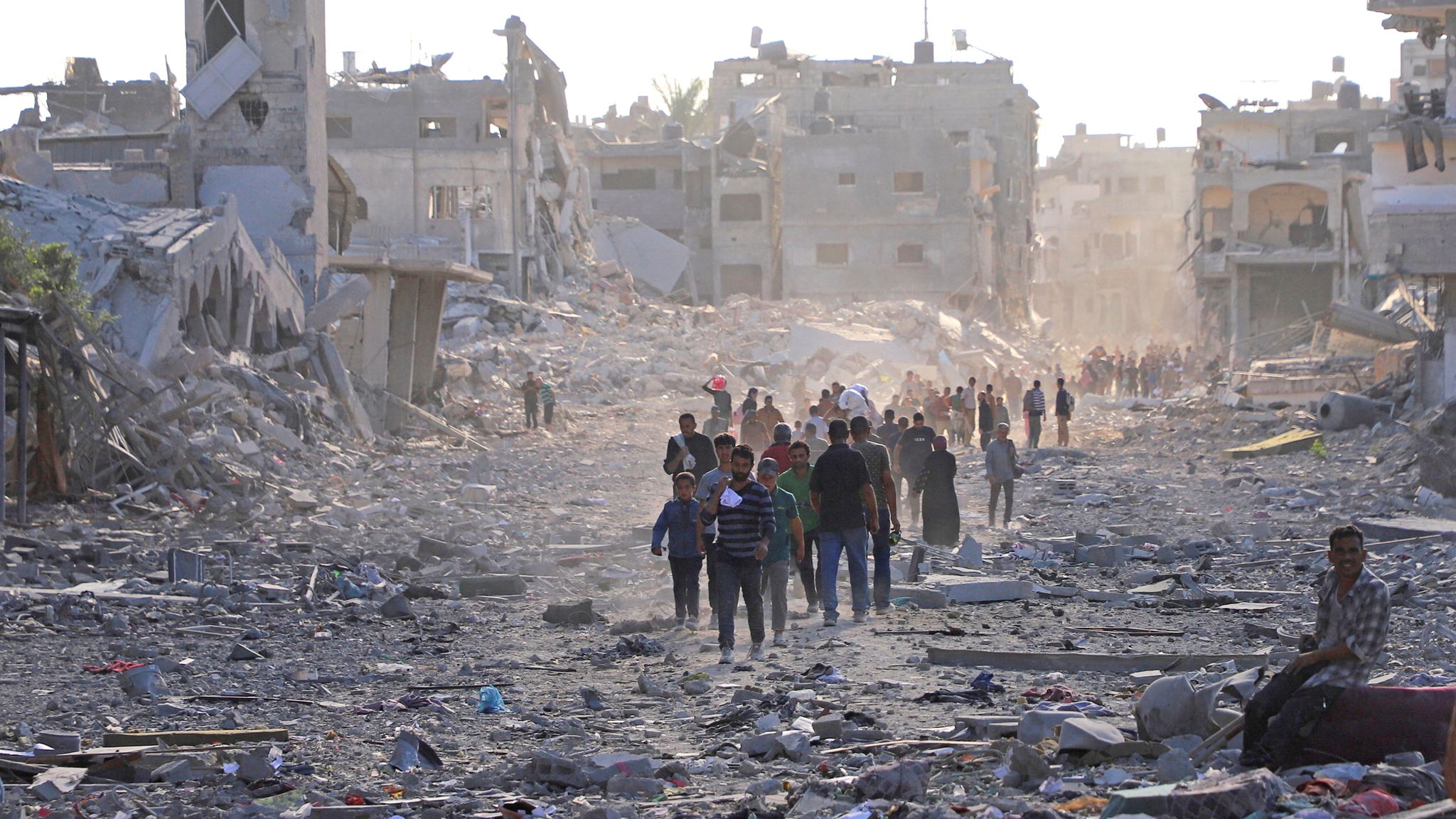 Nigel Farage says Tony Blair 'not my choice' to help govern Gaza but ...