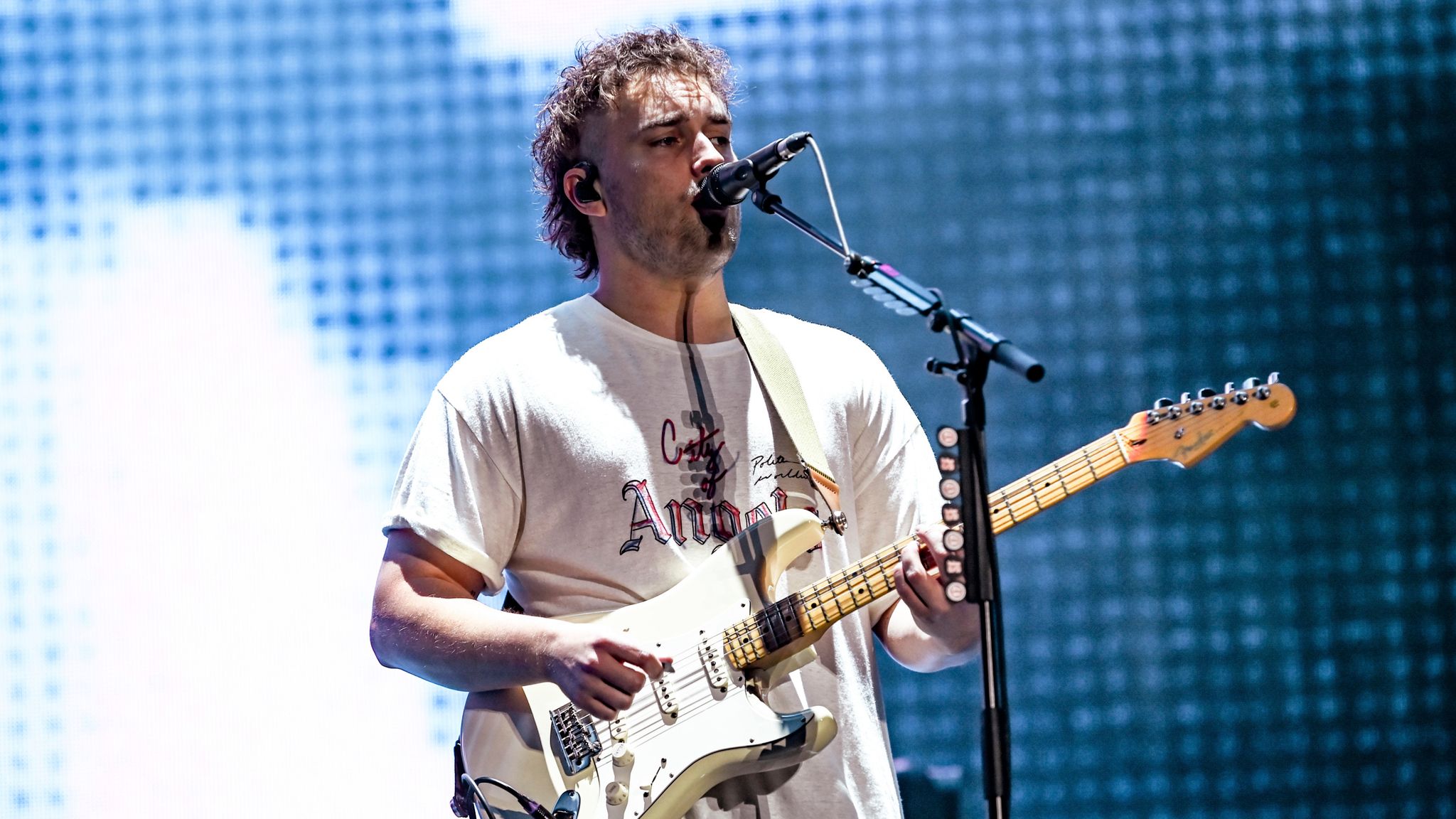 Sam Fender wins 2025 Mercury Prize for album People Watching | Ents ...