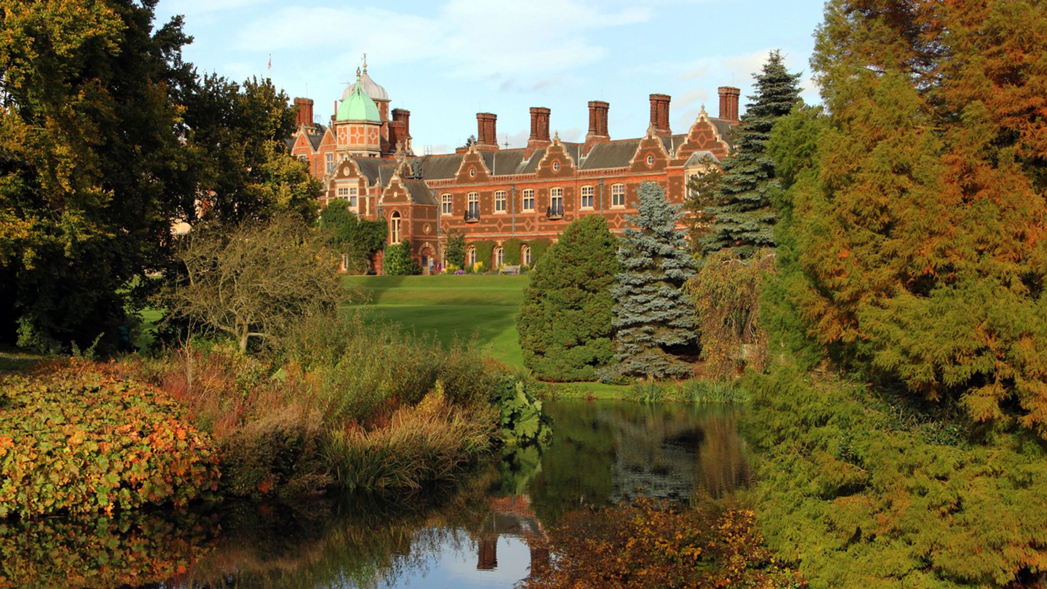 Andrew's been ordered out of his mansion - where will he live next ...