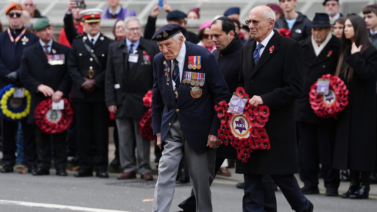 Thousands march to Cenotaph in honour of Jewish veterans | UK News ...