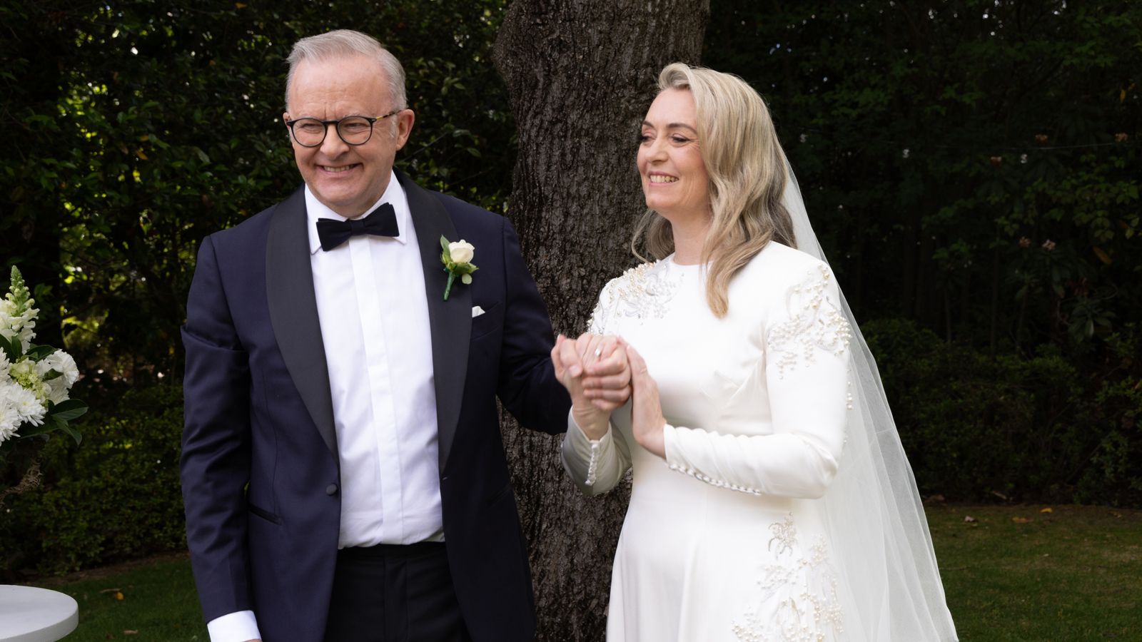 Australia's Anthony Albanese gets married - and makes history as country's first prime minister ...