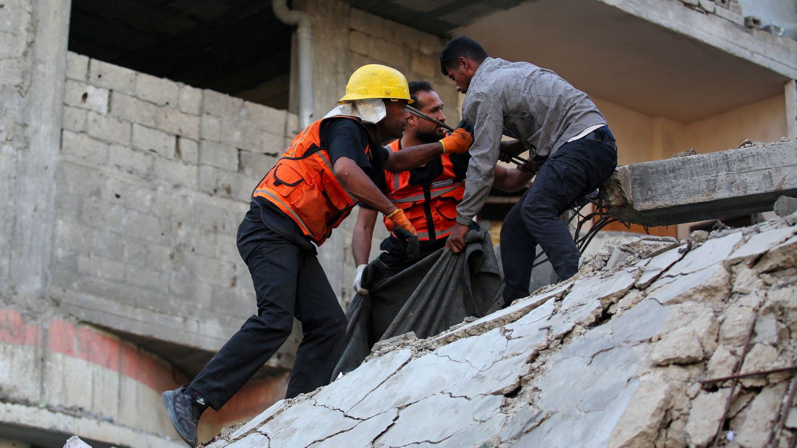 Aftermath of new Israeli strikes in Gaza after alleged ceasefire ...