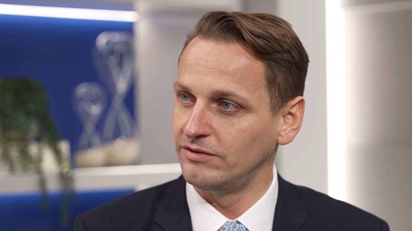 Labour MPs urge Home Office to ensure settled status changes do not ...