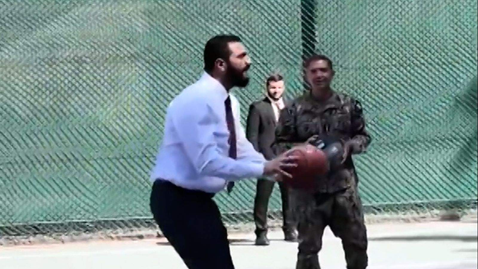 Syrian president Ahmed al Sharaa plays basketball with top US military ...