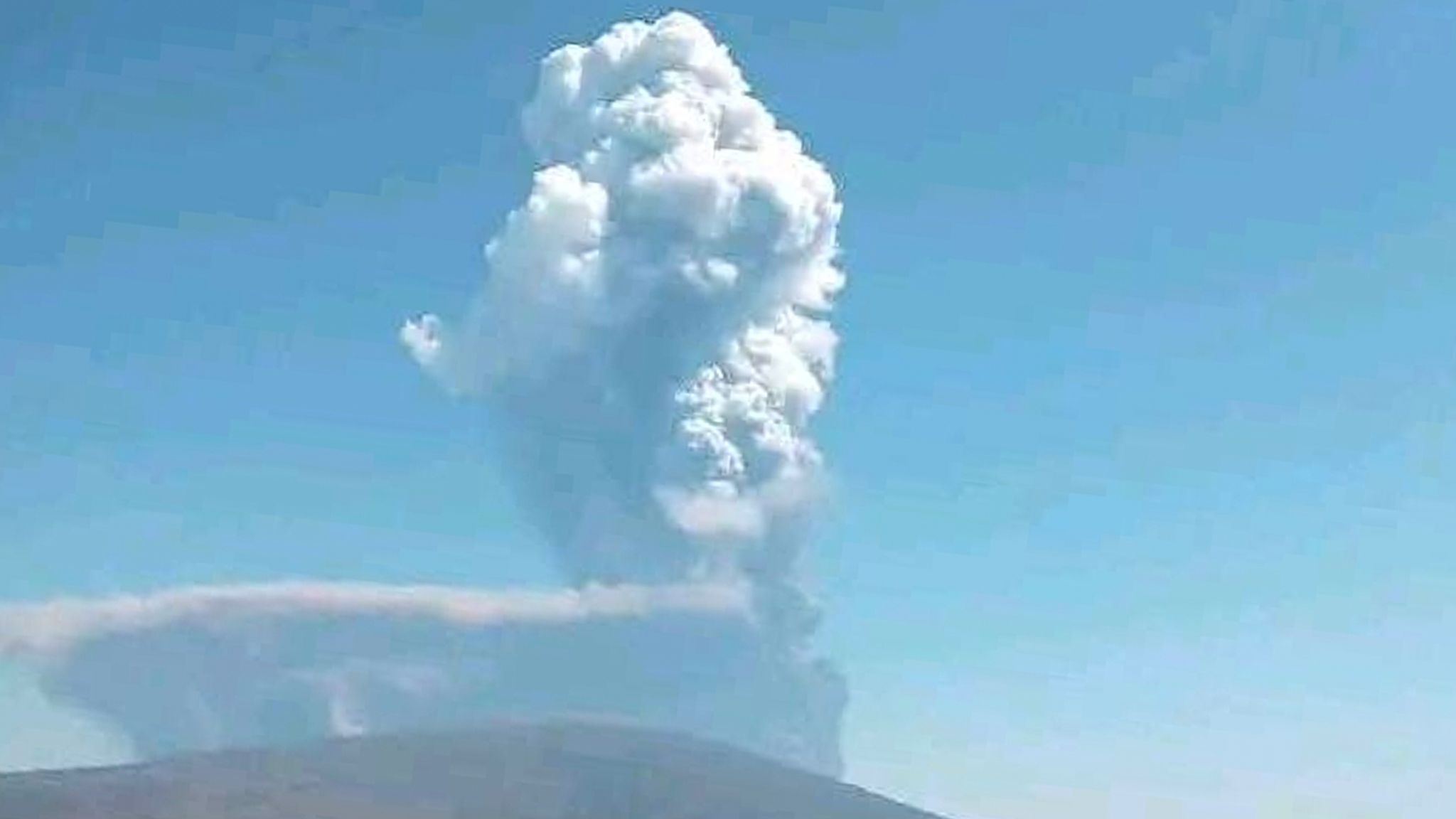 Flights cancelled after Ethiopian volcano erupts for first time | World ...
