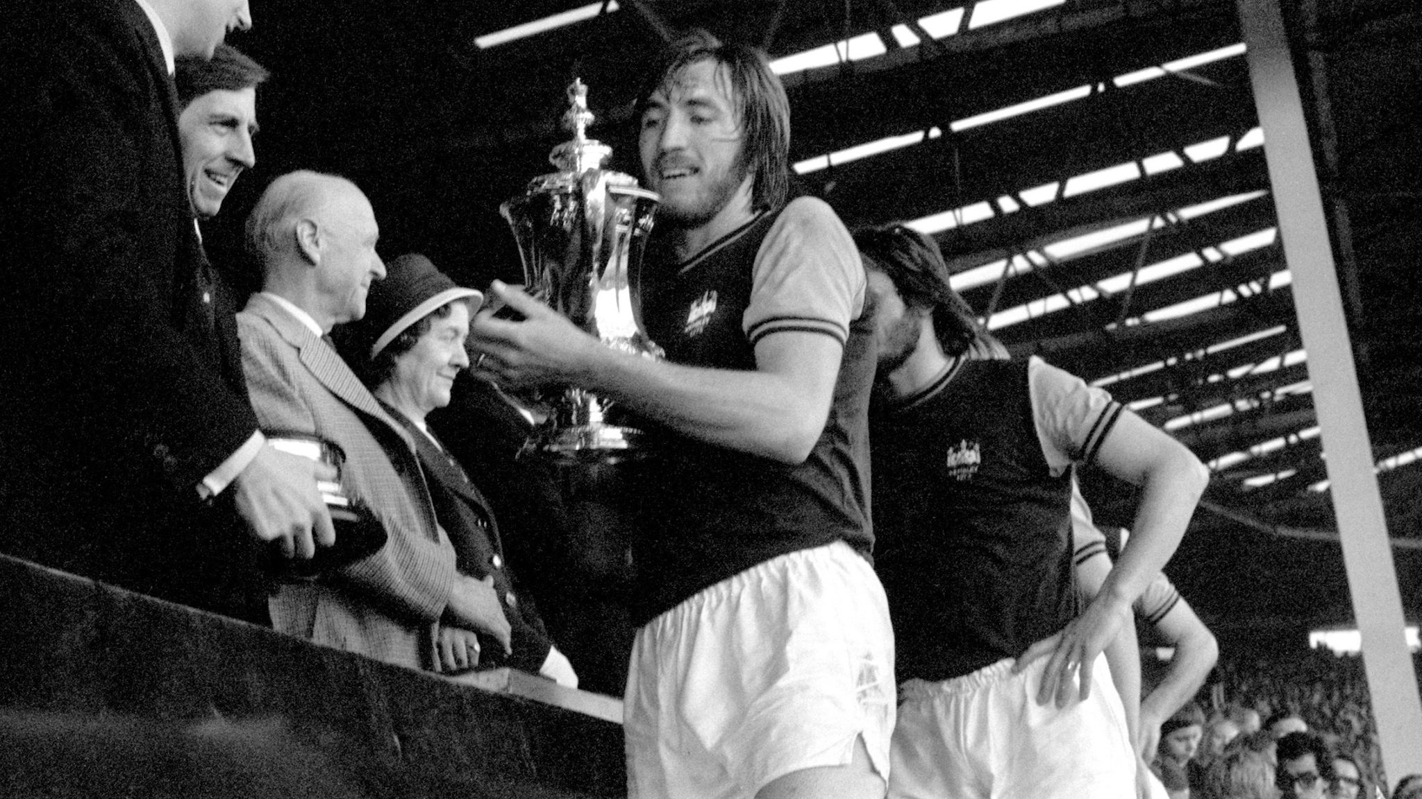 Former West Ham captain and manager Billy Bonds dies aged 79 | UK News ...