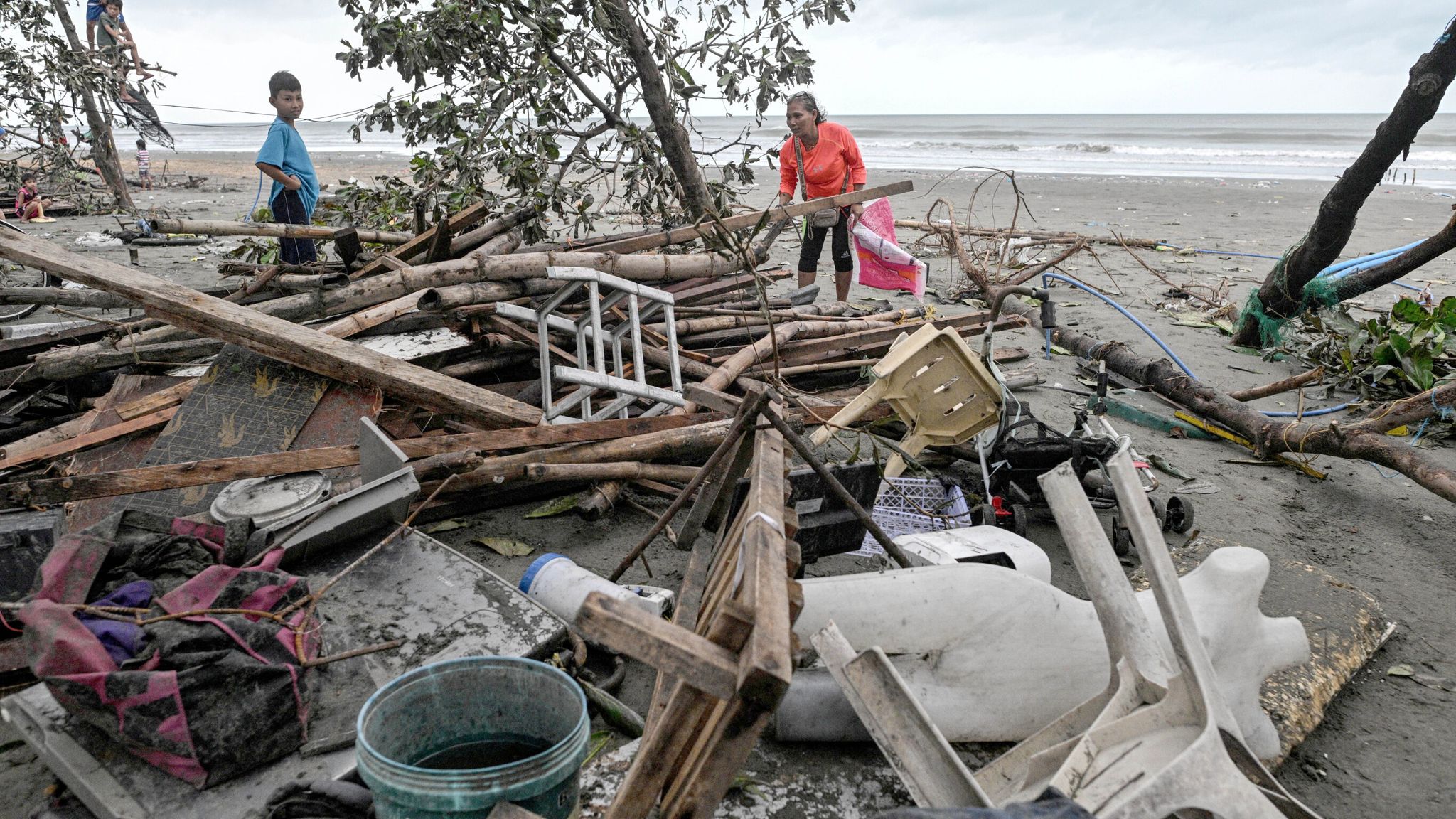 Philippines is prone to floods - but even experienced people were shocked by Super Typhoon Fung ...