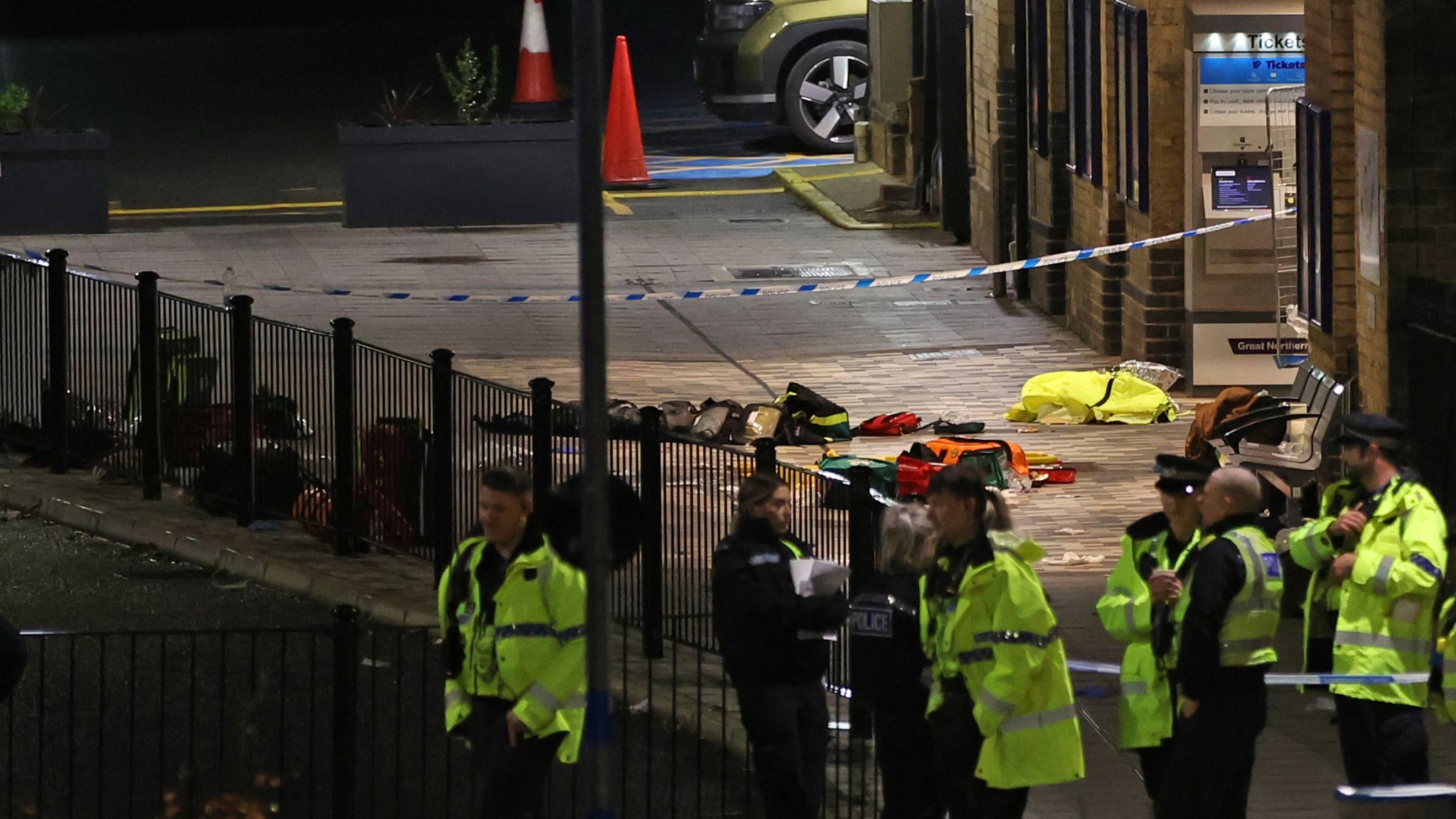 'They've got a knife, I've been stabbed': Eyewitness recalls horror ...