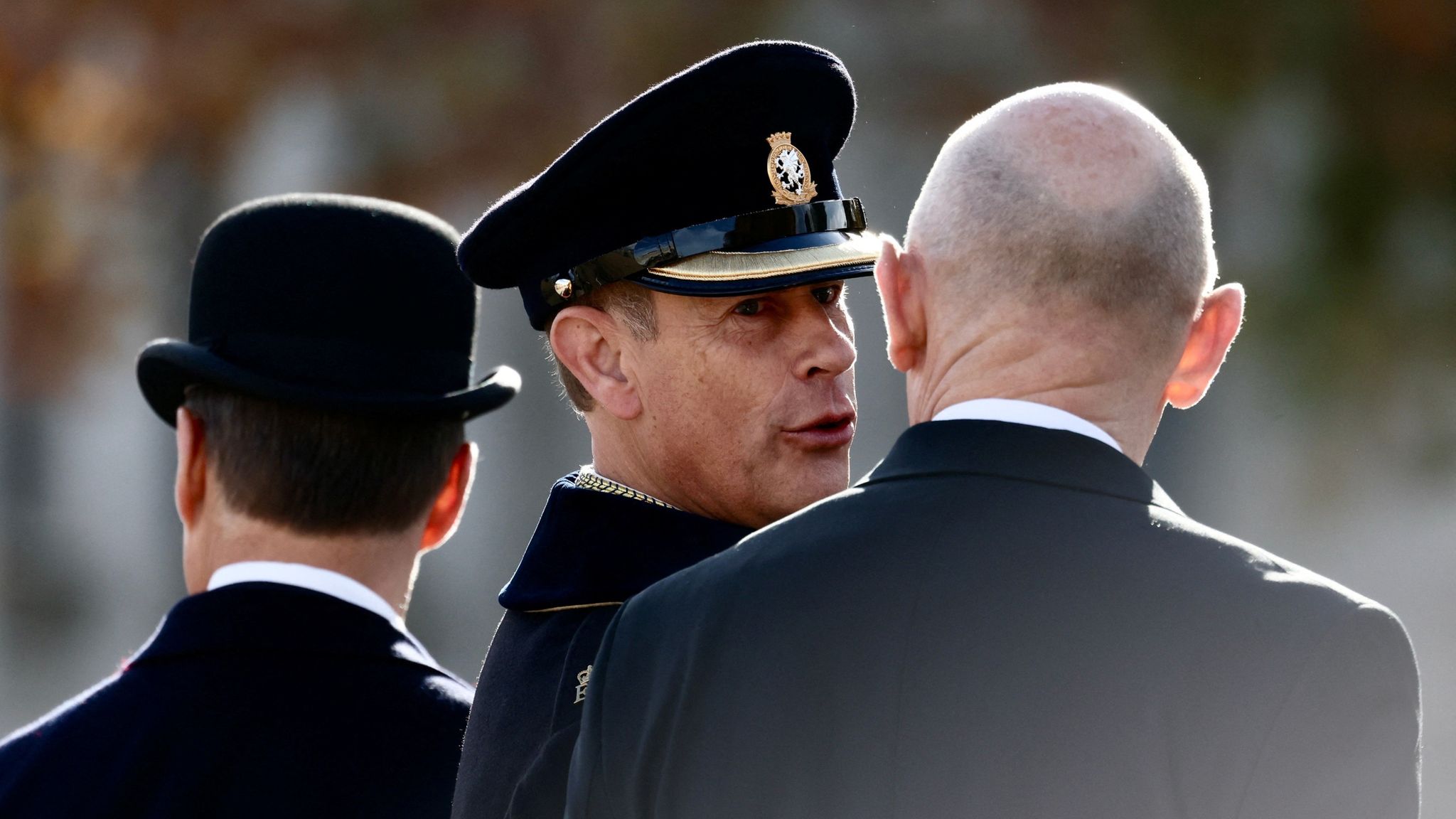 King leads nation in two-minute silence during Remembrance Sunday ...