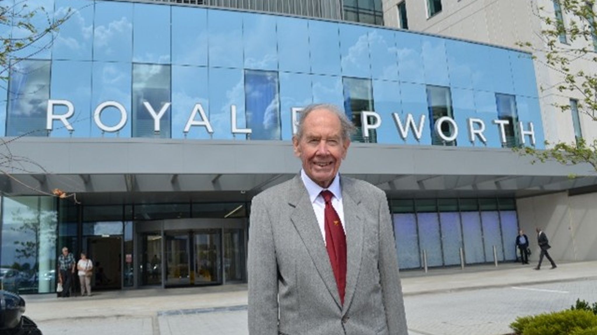 Sir Terence English, who led UK's first successful heart transplant ...