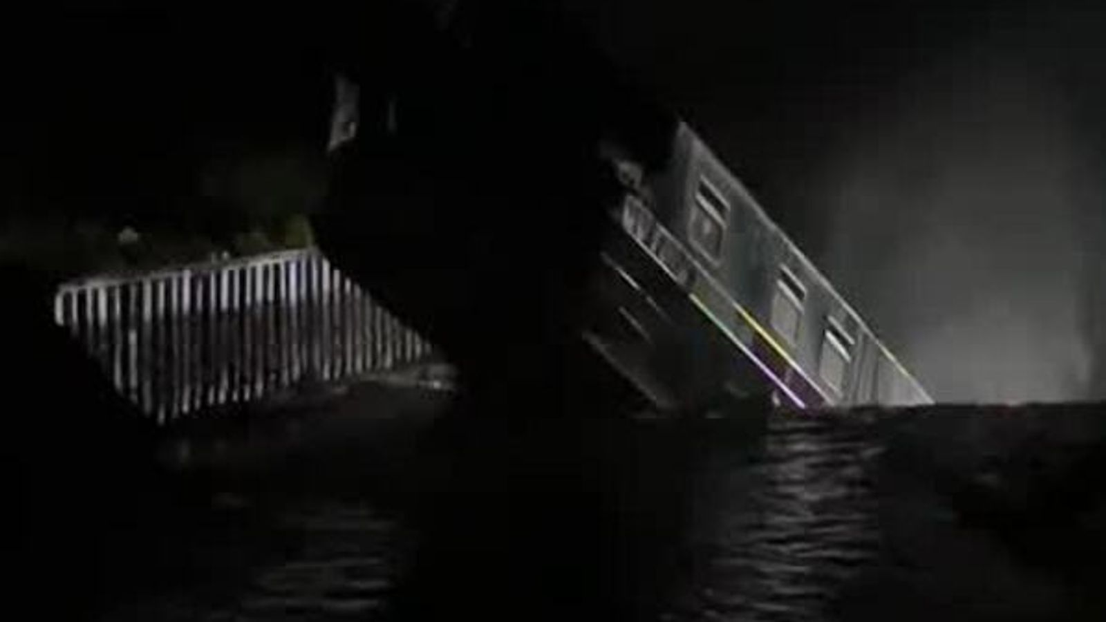 Moment sinkhole swallows narrowboat in Whitchurch, Shropshire | News UK ...