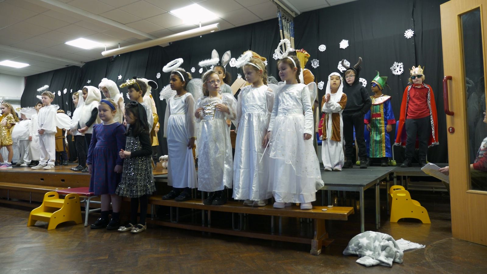 How some schools are 'modernising' nativity play | News UK Video News ...