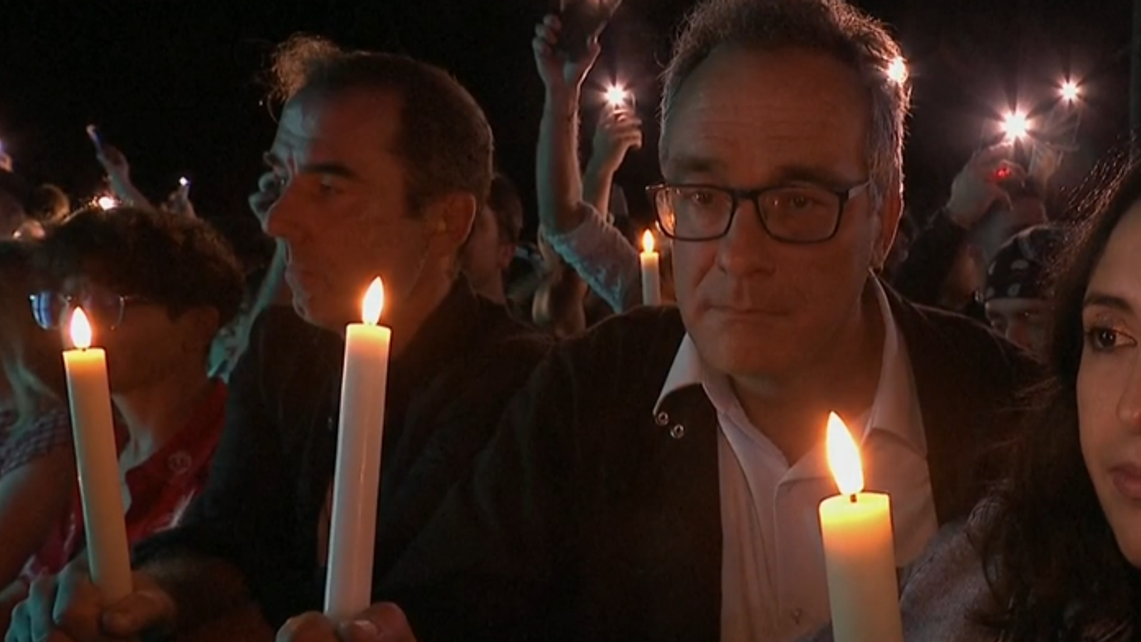 Sydney commemorates Bondi beach victims on New Year's Eve | News UK ...